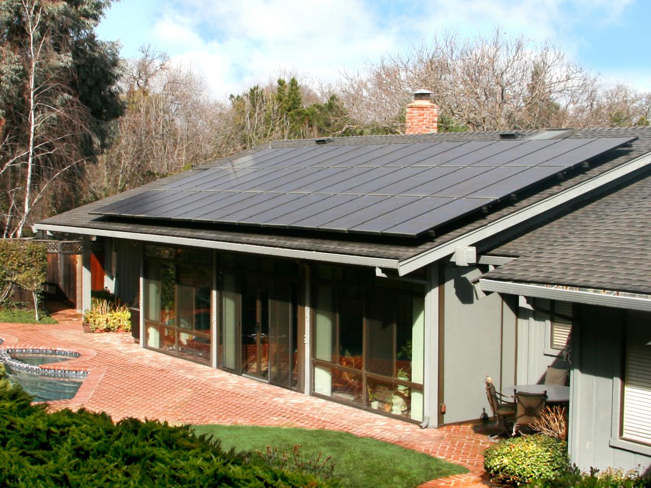Solar Shingles: Get Solar Power Without Changing Your Roofline 🏠 ...